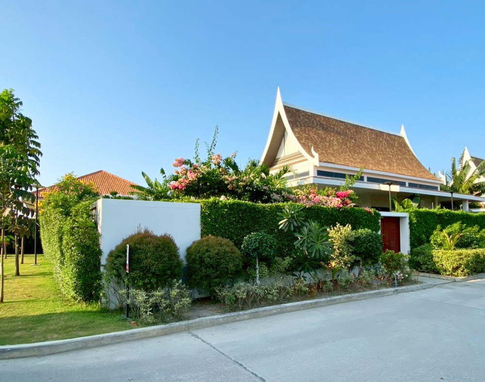Luxury Serviced 3-Bedroom Villa with Garden in Hua Hin